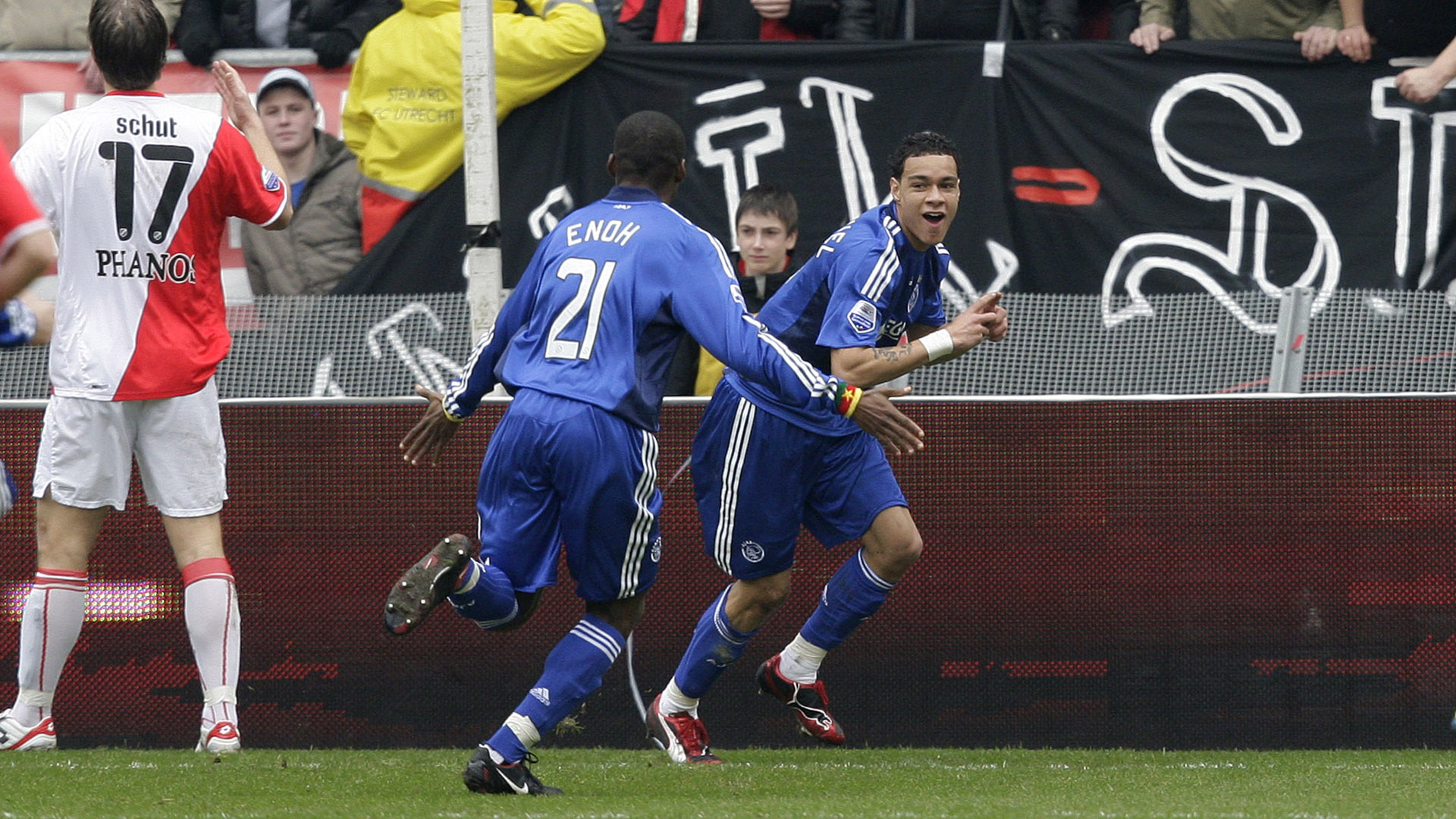 Van der Wiel: 'Nice to score in Utrecht'