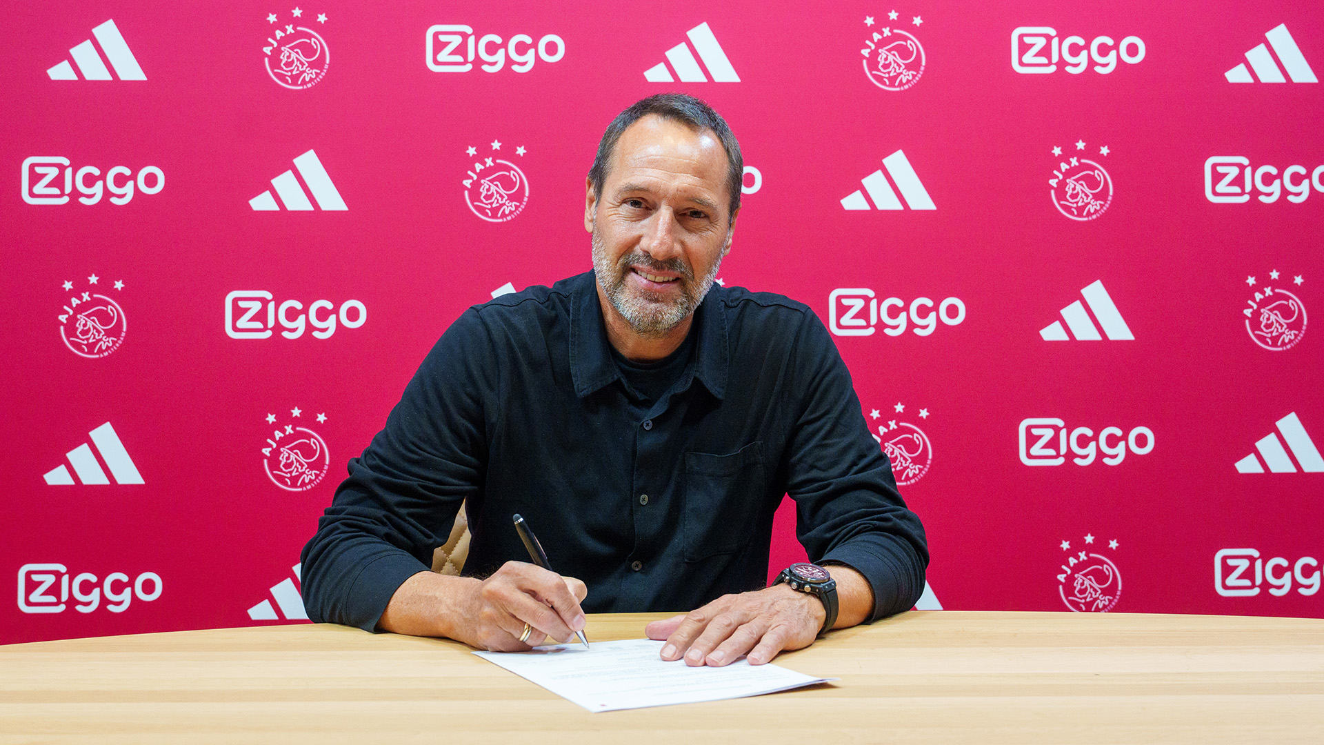 Ajax appoints John van 't Schip