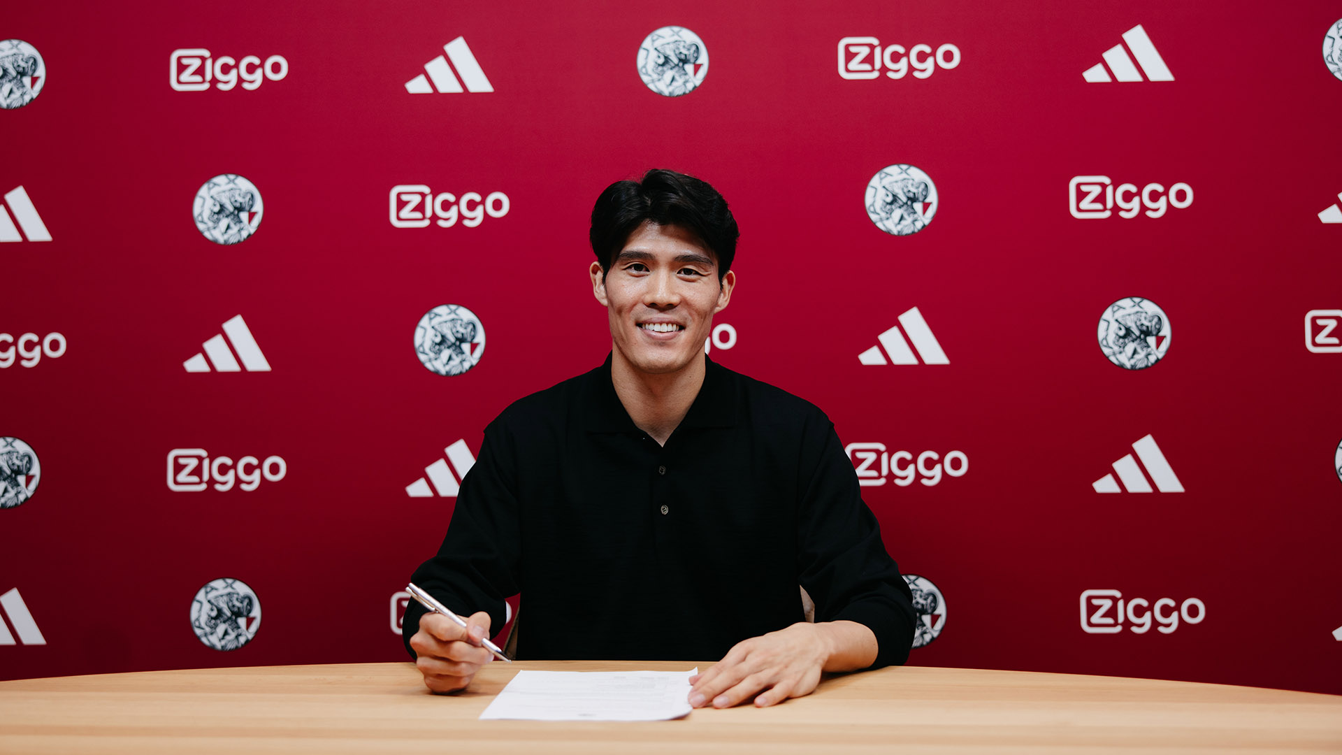 Ajax signs Takehiro Tomiyasu
