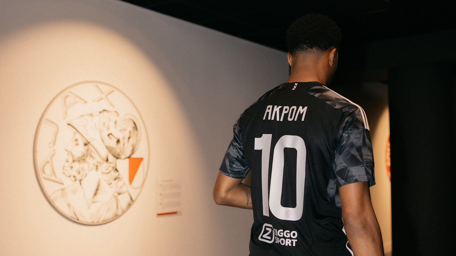 Ajax's new number ten: 'It's an honour to wear this number'