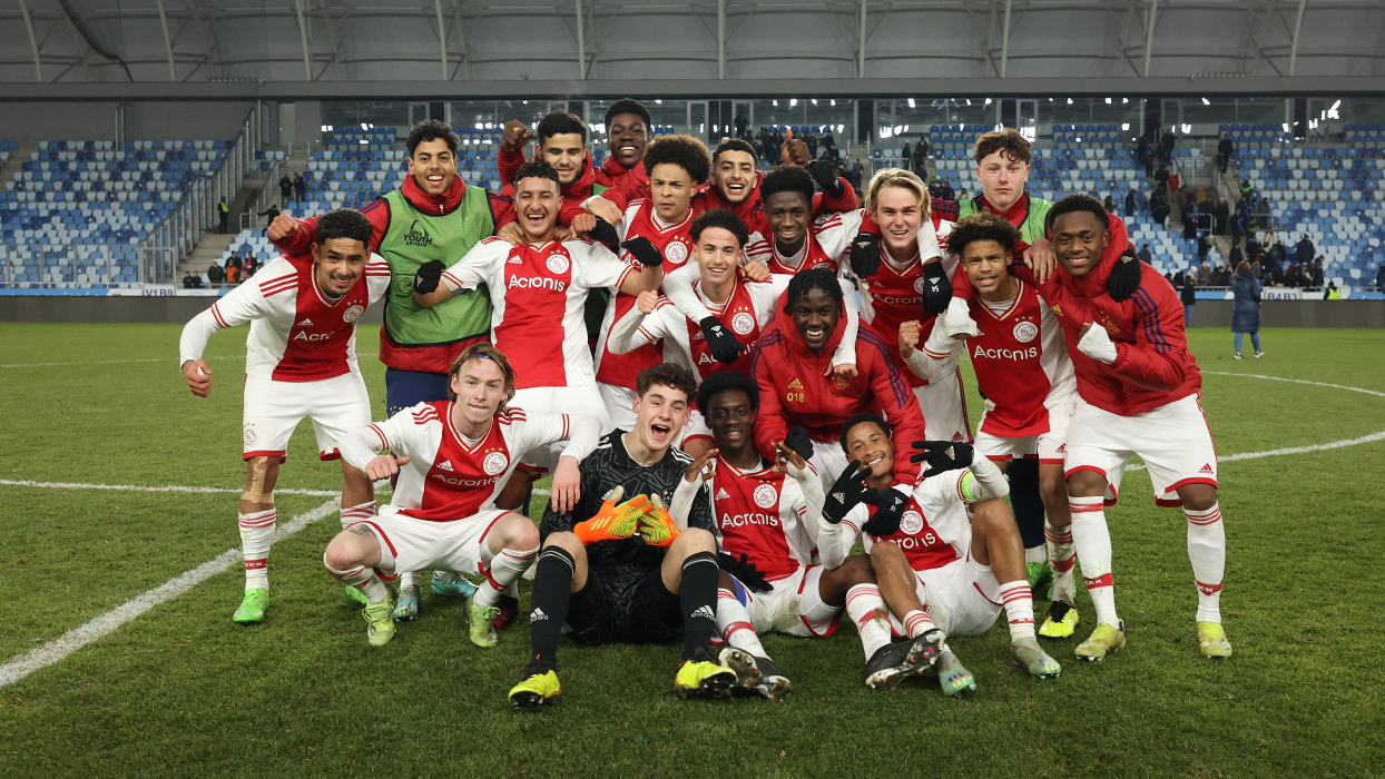 Highlights MTK Boedapest - Ajax U18 | Leading roles for Misehouy and Setford